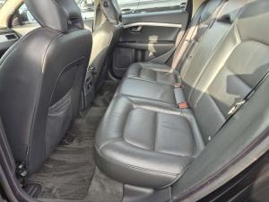 Black Volvo V70 2009 in Utena, with an engine capacity of 2.40 L and mileage of 306 thousand km for 4150 €, photo 25 on AUTOMOTO.COM.LV