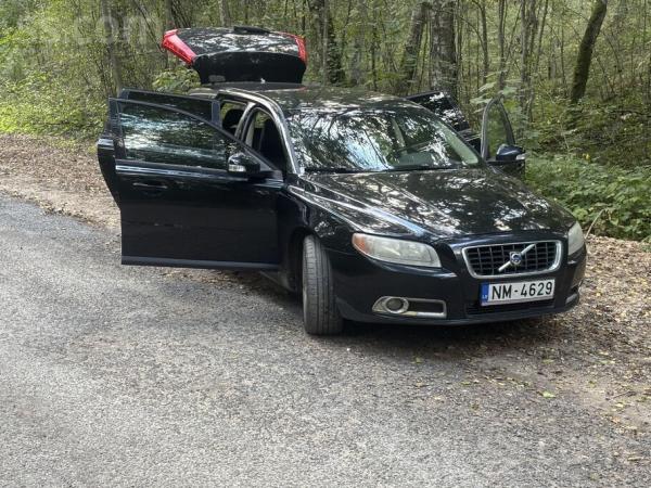 Melns Volvo V70 2009 Rīga, ar dzinēja tilpumu 2.00 L un nobraukumu 411 tūkst. km par 3250 €, foto 3 vietnē AUTOMOTO.COM.LV