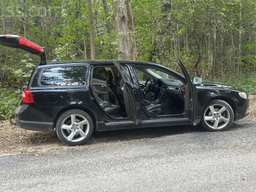 Melns Volvo V70 2009 Rīga, ar dzinēja tilpumu 2.00 L un nobraukumu 411 tūkst. km par 3250 €, foto 4 vietnē AUTOMOTO.COM.LV