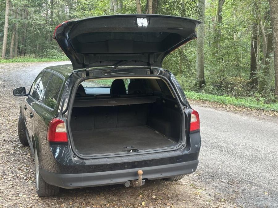Melns Volvo V70 2009 Rīga, ar dzinēja tilpumu 2.00 L un nobraukumu 411 tūkst. km par 3250 €, foto 5 vietnē AUTOMOTO.COM.LV