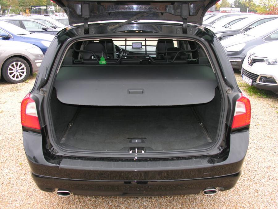 Black Volvo V70 2009 in Riga, with an engine capacity of 2.40 L and mileage of 0 thousand km for 3750 €, photo 6 on AUTOMOTO.COM.LV