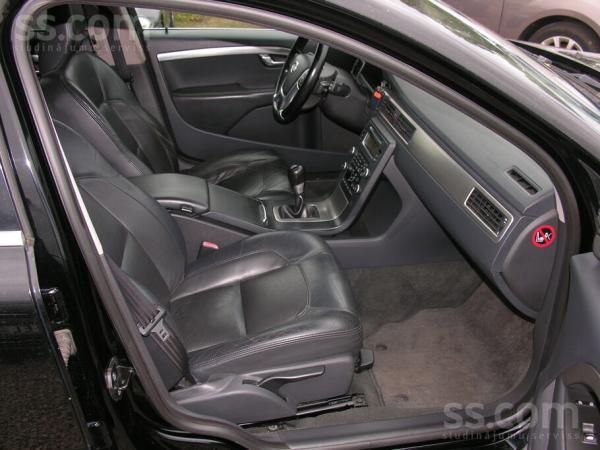 Black Volvo V70 2009 in Riga, with an engine capacity of 2.40 L and mileage of 0 thousand km for 3750 €, photo 8 on AUTOMOTO.COM.LV
