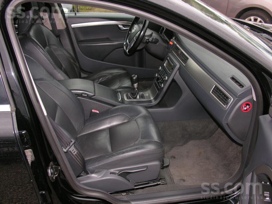 Black Volvo V70 2009 in Riga, with an engine capacity of 2.40 L and mileage of 0 thousand km for 3750 €, photo 8 on AUTOMOTO.COM.LV