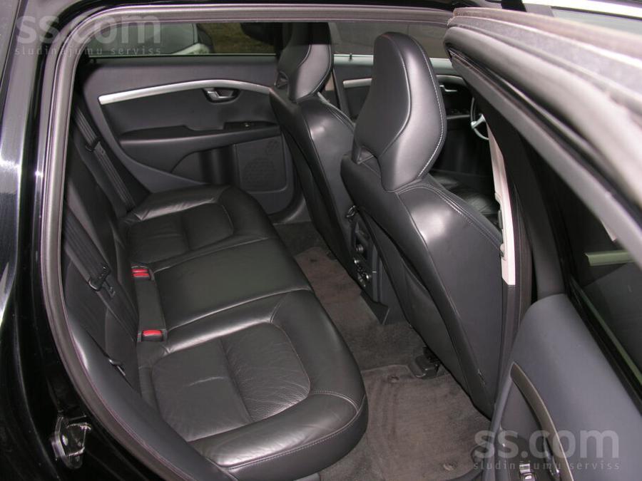 Black Volvo V70 2009 in Riga, with an engine capacity of 2.40 L and mileage of 0 thousand km for 3750 €, photo 9 on AUTOMOTO.COM.LV