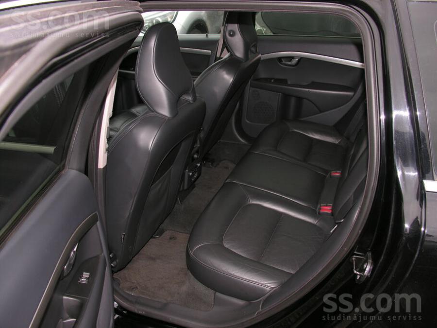 Black Volvo V70 2009 in Riga, with an engine capacity of 2.40 L and mileage of 0 thousand km for 3750 €, photo 10 on AUTOMOTO.COM.LV