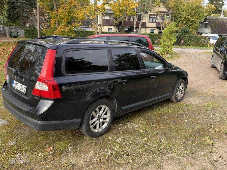 Черный Вольво В70 2009 в Каунас, объемом двигателя 2.40 л и пробегом 310 тыс. км за 1299 €, фото 8 на AUTOMOTO.COM.LV