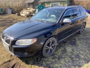 Black Volvo V70 2010 in Aizkraukle, with an engine capacity of 2.40 L and mileage of 452 thousand km for 3990 €, photo 1 on AUTOMOTO.COM.LV