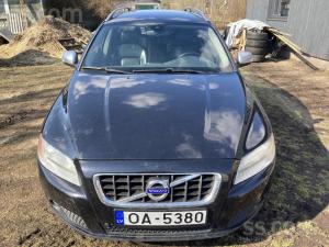 Black Volvo V70 2010 in Aizkraukle, with an engine capacity of 2.40 L and mileage of 452 thousand km for 3990 €, photo 2 on AUTOMOTO.COM.LV