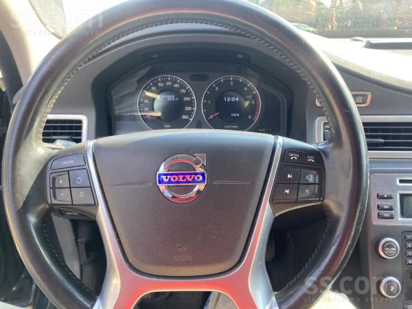 Black Volvo V70 2010 in Aizkraukle, with an engine capacity of 2.40 L and mileage of 452 thousand km for 3990 €, photo 9 on AUTOMOTO.COM.LV