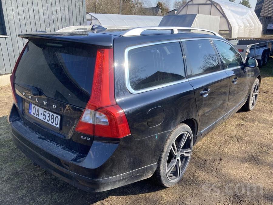 Black Volvo V70 2010 in Aizkraukle, with an engine capacity of 2.40 L and mileage of 452 thousand km for 3990 €, photo 20 on AUTOMOTO.COM.LV