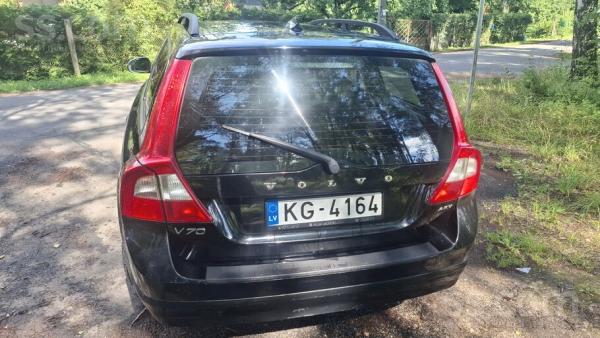 Black Volvo V70 2010 in Riga, with an engine capacity of 2.50 L and mileage of 305 thousand km for 2700 €, photo 5 on AUTOMOTO.COM.LV