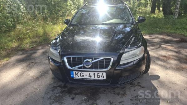 Black Volvo V70 2010 in Riga, with an engine capacity of 2.50 L and mileage of 305 thousand km for 2700 €, photo 7 on AUTOMOTO.COM.LV