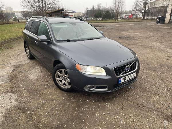 Melns Volvo V70 2010 Panevēža, ar dzinēja tilpumu 2.00 L un nobraukumu 200 tūkst. km par 4200 €, foto 2 vietnē AUTOMOTO.COM.LV