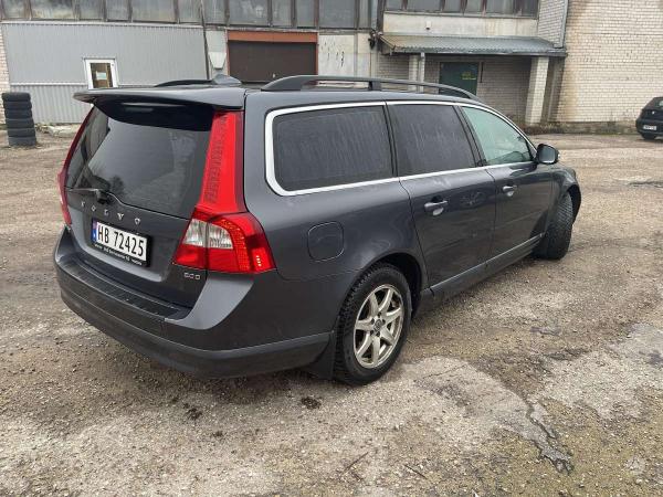 Melns Volvo V70 2010 Panevēža, ar dzinēja tilpumu 2.00 L un nobraukumu 200 tūkst. km par 4200 €, foto 6 vietnē AUTOMOTO.COM.LV