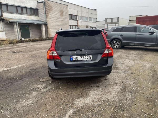 Melns Volvo V70 2010 Panevēža, ar dzinēja tilpumu 2.00 L un nobraukumu 200 tūkst. km par 4200 €, foto 7 vietnē AUTOMOTO.COM.LV