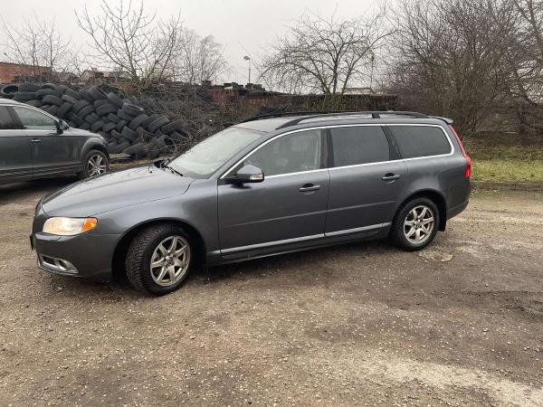 Melns Volvo V70 2010 Panevēža, ar dzinēja tilpumu 2.00 L un nobraukumu 200 tūkst. km par 4200 €, foto 8 vietnē AUTOMOTO.COM.LV