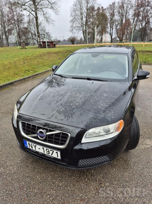 Melns Volvo V70 2010 Ludza, ar dzinēja tilpumu 2.00 L un nobraukumu 255 tūkst. km par 4250 €, foto 3 vietnē AUTOMOTO.COM.LV