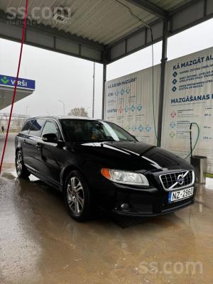 Melns Volvo V70 2010 Jelgava, ar dzinēja tilpumu 2.40 L un nobraukumu 396 tūkst. km par 3950 €, foto 2 vietnē AUTOMOTO.COM.LV