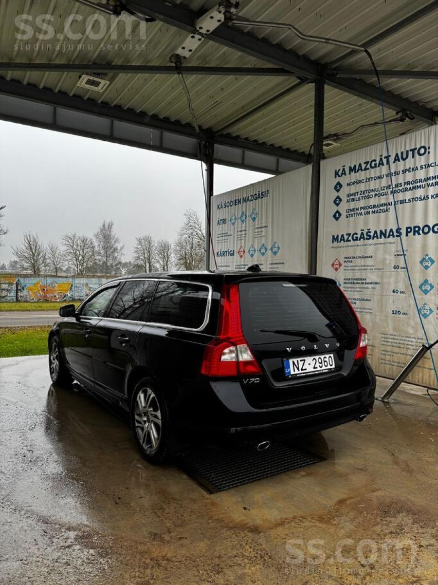 Melns Volvo V70 2010 Jelgava, ar dzinēja tilpumu 2.40 L un nobraukumu 396 tūkst. km par 3950 €, foto 3 vietnē AUTOMOTO.COM.LV
