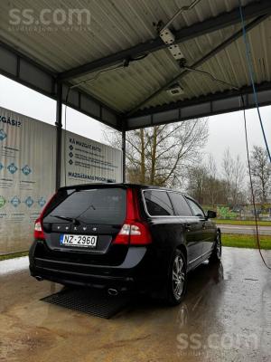 Melns Volvo V70 2010 Jelgava, ar dzinēja tilpumu 2.40 L un nobraukumu 396 tūkst. km par 3950 €, foto 4 vietnē AUTOMOTO.COM.LV