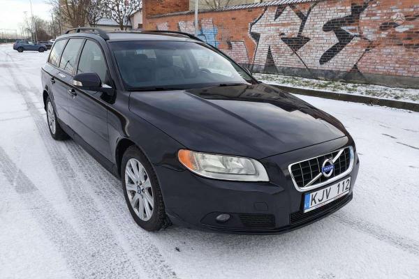 Black Volvo V70 2010 in Siauliai, with an engine capacity of 2.00 L and mileage of 349 thousand km for 2150 €, photo 3 on AUTOMOTO.COM.LV