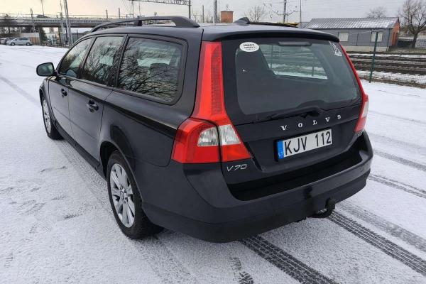 Black Volvo V70 2010 in Siauliai, with an engine capacity of 2.00 L and mileage of 349 thousand km for 2150 €, photo 6 on AUTOMOTO.COM.LV