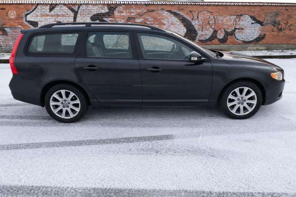 Black Volvo V70 2010 in Siauliai, with an engine capacity of 2.00 L and mileage of 349 thousand km for 2150 €, photo 7 on AUTOMOTO.COM.LV