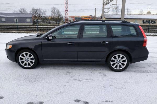 Black Volvo V70 2010 in Siauliai, with an engine capacity of 2.00 L and mileage of 349 thousand km for 2150 €, photo 8 on AUTOMOTO.COM.LV