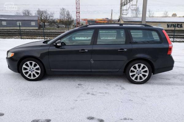 Black Volvo V70 2010 in Siauliai, with an engine capacity of 2.00 L and mileage of 349 thousand km for 2150 €, photo 8 on AUTOMOTO.COM.LV