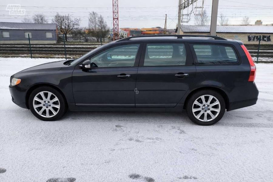 Black Volvo V70 2010 in Siauliai, with an engine capacity of 2.00 L and mileage of 349 thousand km for 2150 €, photo 8 on AUTOMOTO.COM.LV