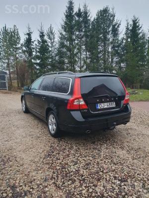 Black Volvo V70 2010 in Tukums, with an engine capacity of 2.40 L and mileage of 369 thousand km for 5450 €, photo  on AUTOMOTO.COM.LV