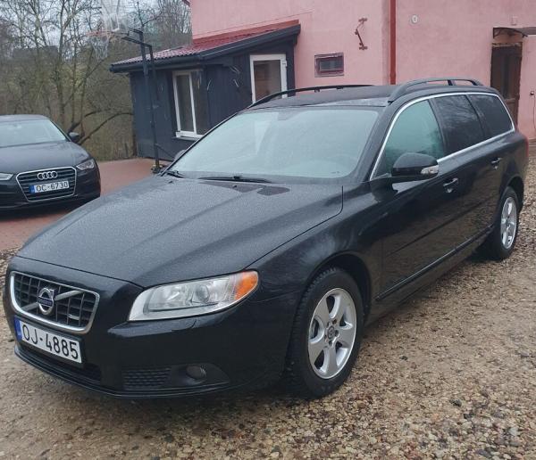 Melns Volvo V70 2010 Tukums, ar dzinēja tilpumu 2.40 L un nobraukumu 369 tūkst. km par 5450 €, foto 3 vietnē AUTOMOTO.COM.LV