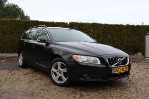 Melns Volvo V70 2010 Alīta, ar dzinēja tilpumu 2.40 L un nobraukumu 274 tūkst. km par 4600 €, foto 2 vietnē AUTOMOTO.COM.LV