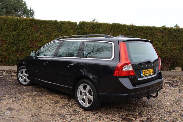 Black Volvo V70 2010 in Alytus, with an engine capacity of 2.40 L and mileage of 274 thousand km for 4600 €, photo 3 on AUTOMOTO.COM.LV