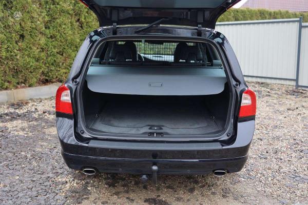 Black Volvo V70 2010 in Alytus, with an engine capacity of 2.40 L and mileage of 274 thousand km for 4600 €, photo 5 on AUTOMOTO.COM.LV