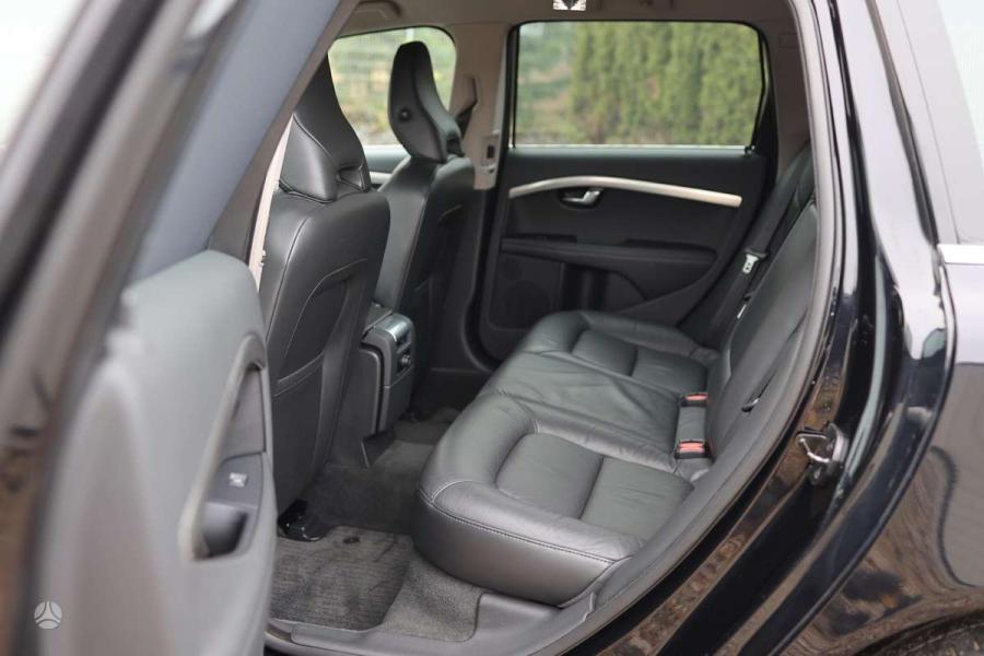 Melns Volvo V70 2010 Alīta, ar dzinēja tilpumu 2.40 L un nobraukumu 274 tūkst. km par 4600 €, foto 12 vietnē AUTOMOTO.COM.LV