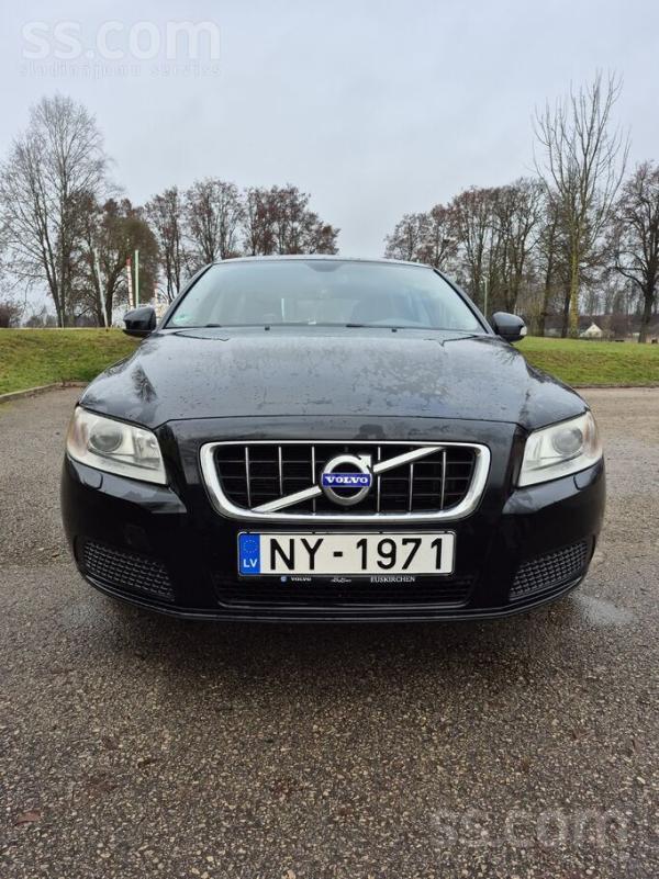 Black Volvo V70 2010 in Ludza, with an engine capacity of 2.00 L and mileage of 255 thousand km for 4250 €, photo 1 on AUTOMOTO.COM.LV