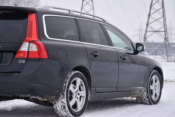 Black Volvo V70 2010 in Vilnius, with an engine capacity of 1.98 L and mileage of 313 thousand km for 4500 €, photo 7 on AUTOMOTO.COM.LV