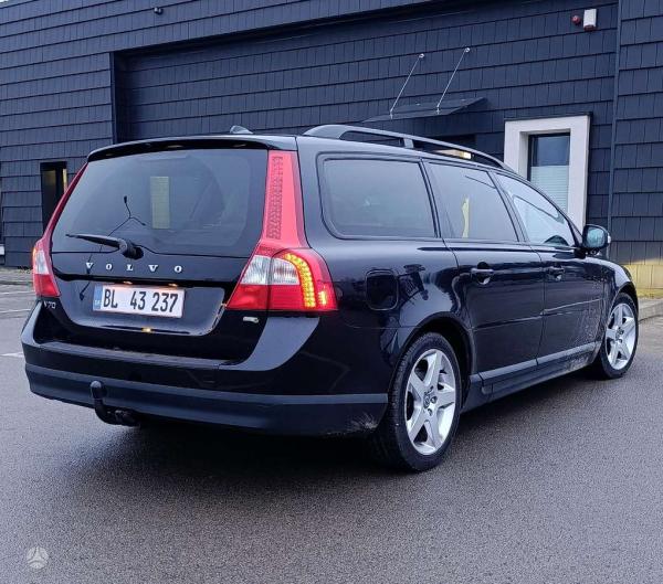 Melns Volvo V70 2010 Kauņa, ar dzinēja tilpumu 1.56 L un nobraukumu 194 tūkst. km par 2950 €, foto 3 vietnē AUTOMOTO.COM.LV