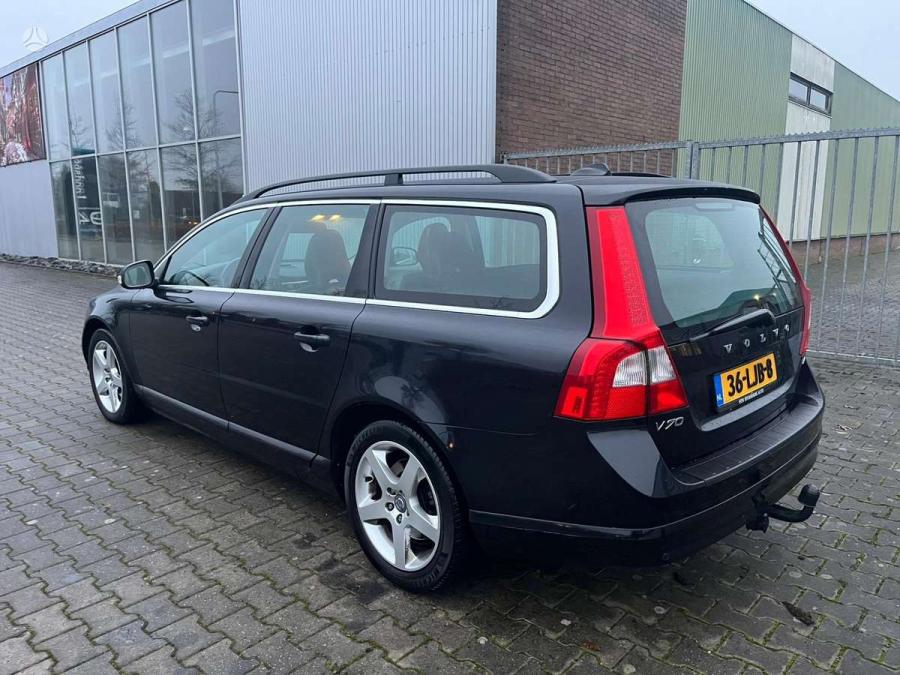 Melns Volvo V70 2010 Viļņa, ar dzinēja tilpumu 2.40 L un nobraukumu 322 tūkst. km par 4300 €, foto 4 vietnē AUTOMOTO.COM.LV
