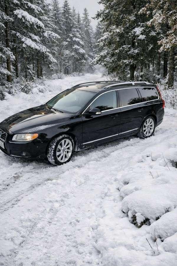 Black Volvo V70 2010 in Panevezys, with an engine capacity of 2.00 L and mileage of 310 thousand km for 4800 €, photo 1 on AUTOMOTO.COM.LV