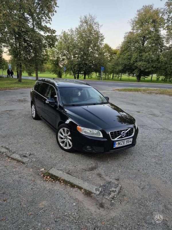 Black Volvo V70 2010 in Panevezys, with an engine capacity of 2.00 L and mileage of 310 thousand km for 4800 €, photo 3 on AUTOMOTO.COM.LV