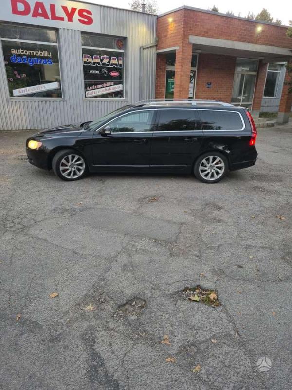 Black Volvo V70 2010 in Panevezys, with an engine capacity of 2.00 L and mileage of 310 thousand km for 4800 €, photo 4 on AUTOMOTO.COM.LV