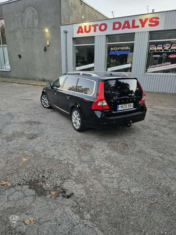 Black Volvo V70 2010 in Panevezys, with an engine capacity of 2.00 L and mileage of 310 thousand km for 4800 €, photo 6 on AUTOMOTO.COM.LV