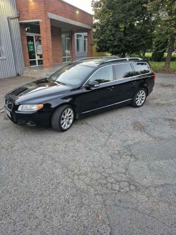 Black Volvo V70 2010 in Panevezys, with an engine capacity of 2.00 L and mileage of 310 thousand km for 4800 €, photo 7 on AUTOMOTO.COM.LV