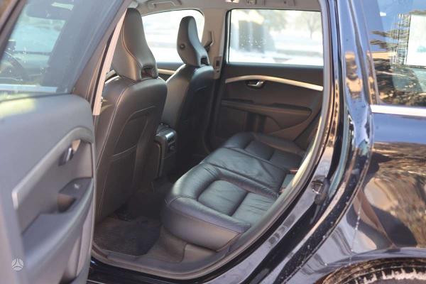 Black Volvo V70 2010 in Alytus, with an engine capacity of 2.40 L and mileage of 274 thousand km for 4600 €, photo 10 on AUTOMOTO.COM.LV