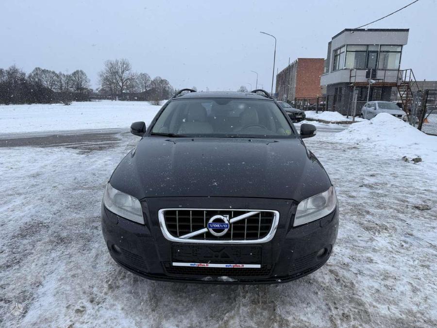 Black Volvo V70 2010 in Siauliai, with an engine capacity of 2.00 L and mileage of 308 thousand km for 3650 €, photo 2 on AUTOMOTO.COM.LV