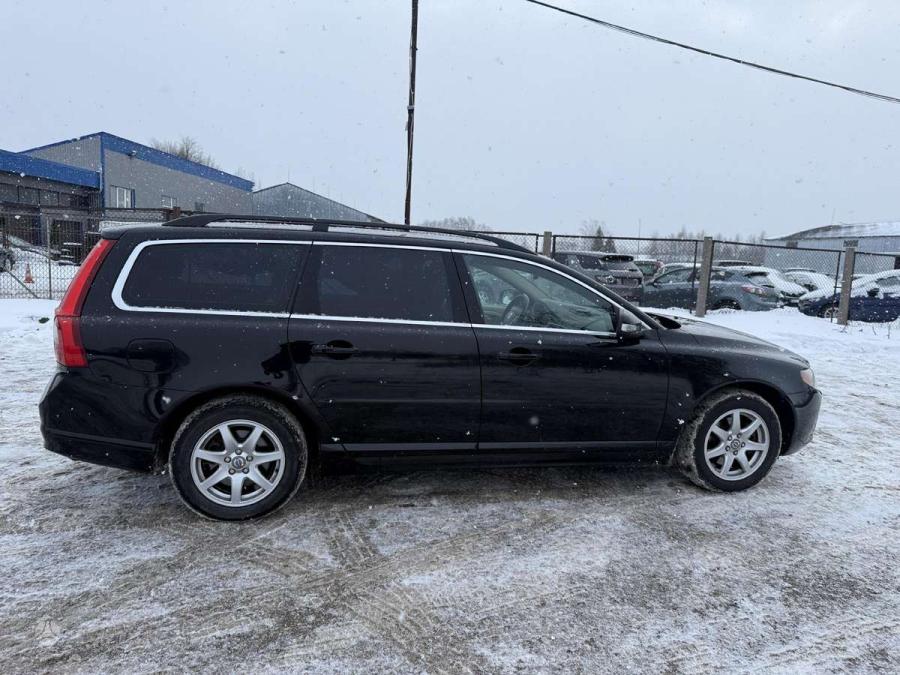 Black Volvo V70 2010 in Siauliai, with an engine capacity of 2.00 L and mileage of 308 thousand km for 3650 €, photo 4 on AUTOMOTO.COM.LV