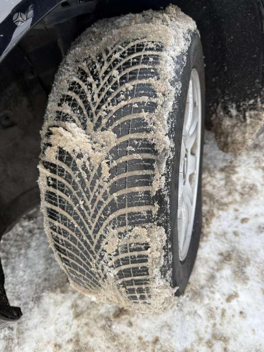 Black Volvo V70 2010 in Siauliai, with an engine capacity of 2.00 L and mileage of 308 thousand km for 3650 €, photo 24 on AUTOMOTO.COM.LV