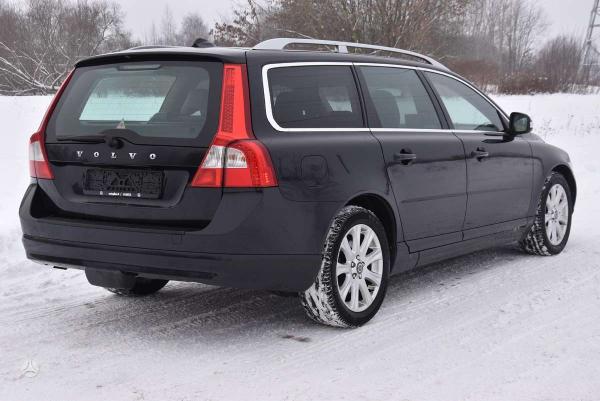 Melns Volvo V70 2010 Viļņa, ar dzinēja tilpumu 2.40 L un nobraukumu 278 tūkst. km par 4600 €, foto 2 vietnē AUTOMOTO.COM.LV